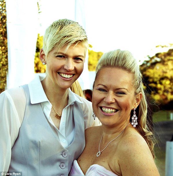 “Ella es mi esposa”, la historia de Lara Ryan